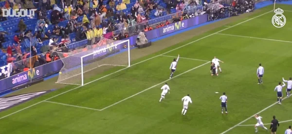 ¡Asistencia de crack! ¿Recuerdan este pase de Guti a Zidane ante Sevilla?
