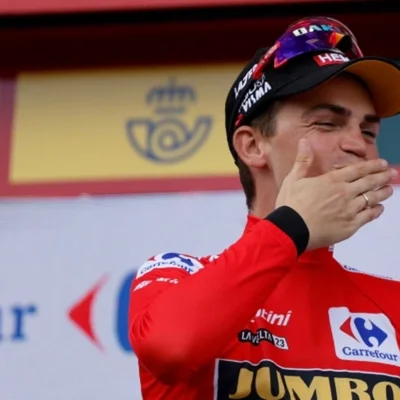 Sepp Kuss sigue vestido de rojo y apunta a Madrid