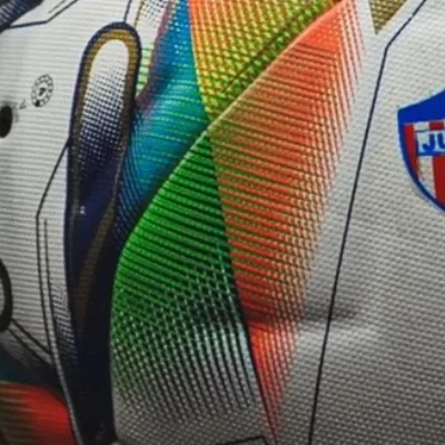 ¡Regalo centenario! Junior tendrá una bandera de 10 km de largo