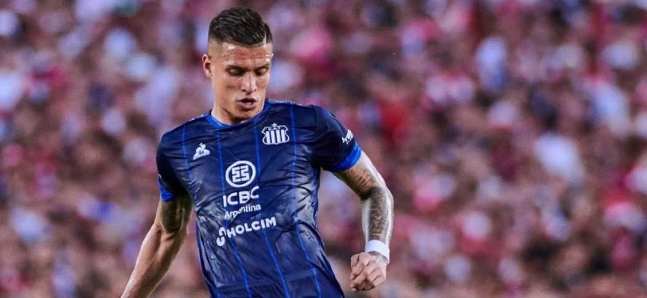 Mira la curiosa escena de Juan Portilla y un hincha de River Plate