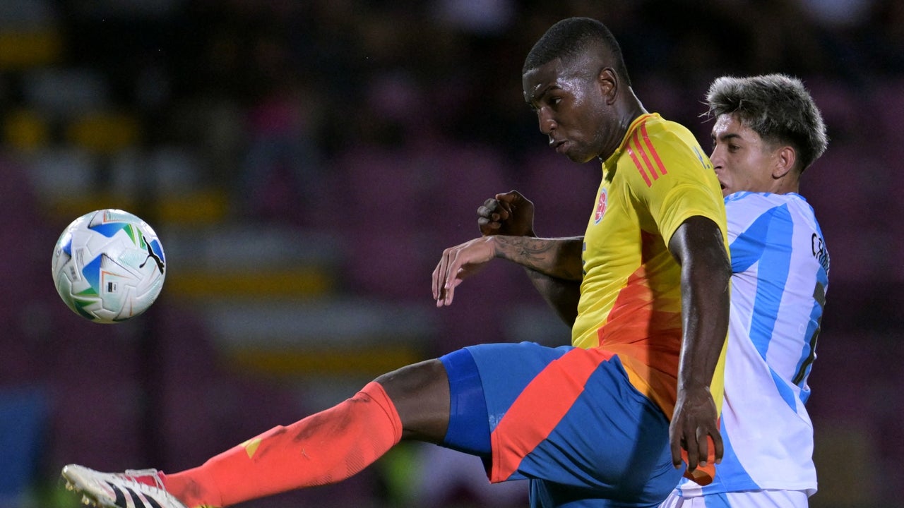 Aston Villa contará con los servicios de otro jugador colombiano