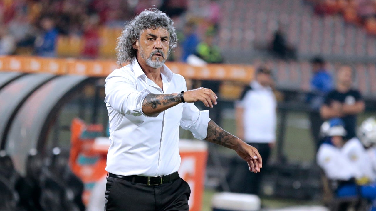 Leonel Álvarez es noticia: el DT llegó a Bucaramanga