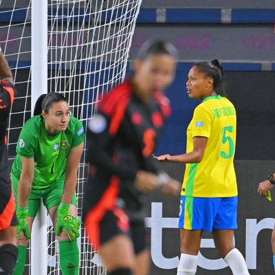 Roja a la portera de Brasil vs. Colombia por Copa América Femenina