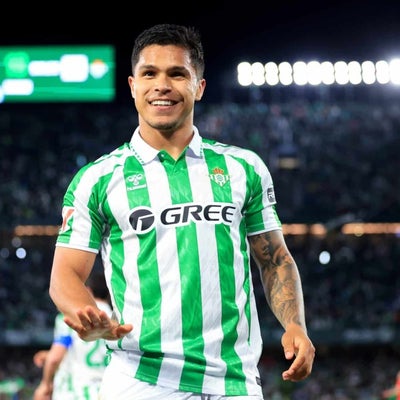 ‘Cucho’ Hernández marcó un nuevo golazo con Betis en LaLiga