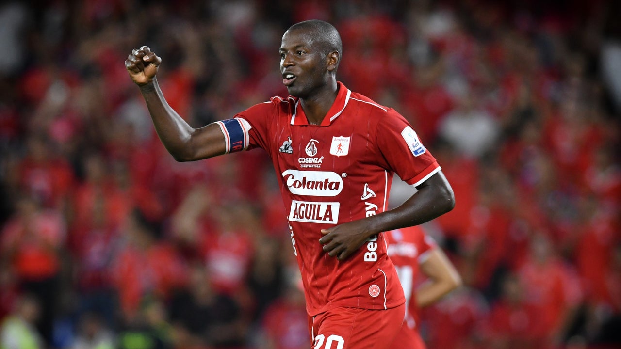 Adrián Ramos ingresó al Top 3 de goleadores históricos de América