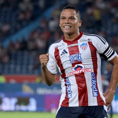 Junior toma una decisión clave y mantiene a Carlos Bacca en su plantel