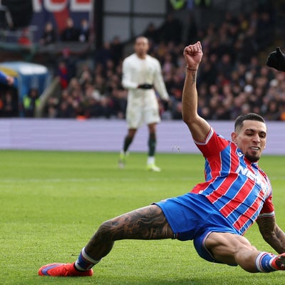 Daniel Muñoz volvió con Crystal Palace después de su lesión