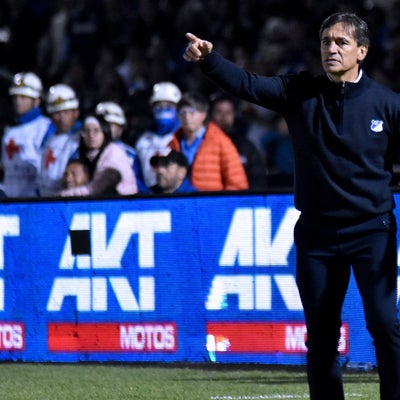 Fabián Bustos lanza crítica al arbitraje tras la derrota de Millonarios